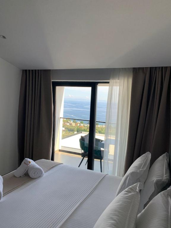 Deluxe Double Room Mountain View – Black Diamond Hotel Dhermi Albania